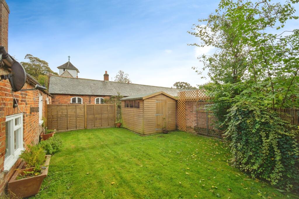2 bedroom cottage for sale in Up Street, Dummer, Basingstoke, RG25