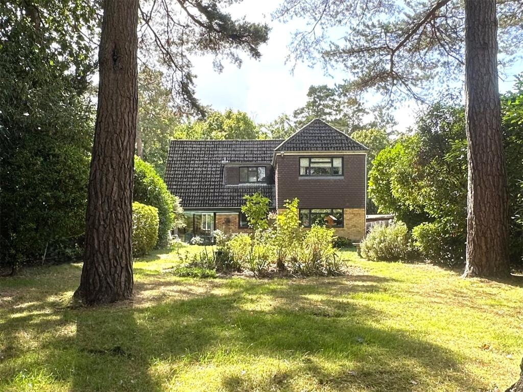 4 bedroom detached house for sale in Roundway, Camberley, Surrey, GU15
