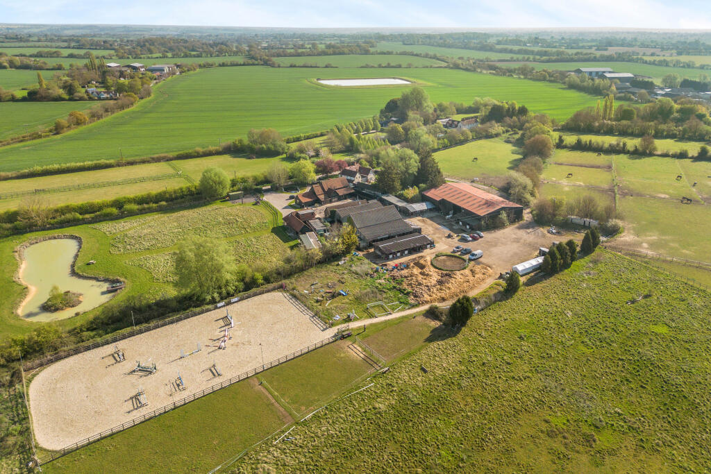 Equestrian facility for sale in High Roding, Dunmow CM6