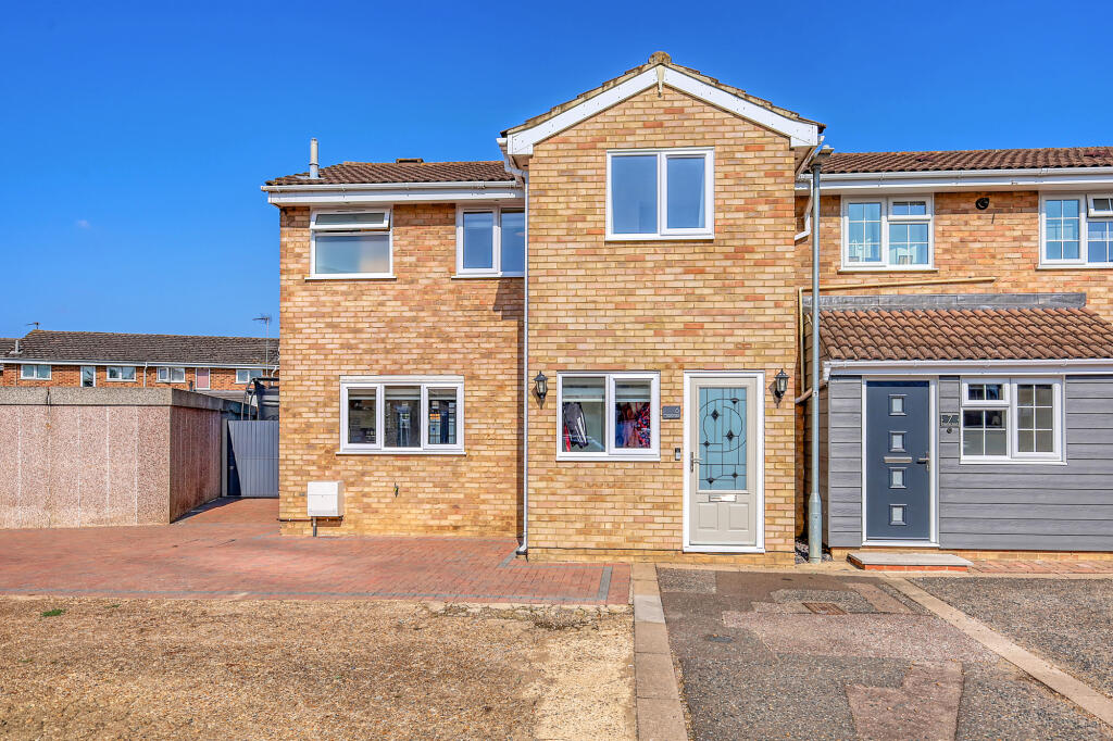 3 bedroom semi-detached house for sale in North Springfield, CM1