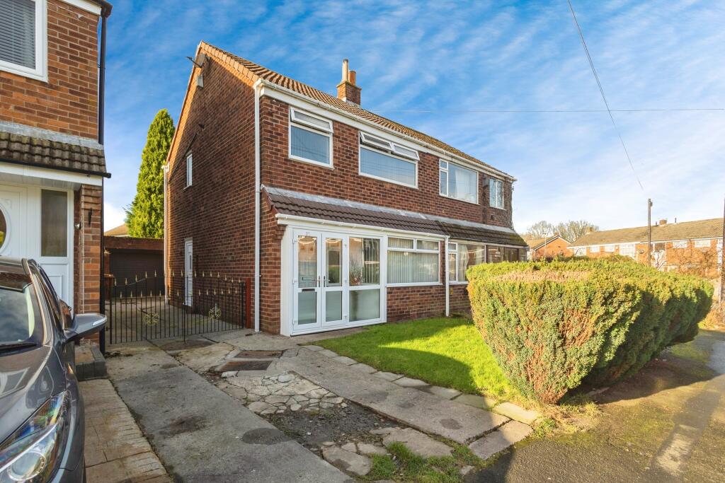 3 bedroom semi-detached house for sale in Nottingham Drive, Ashton ...