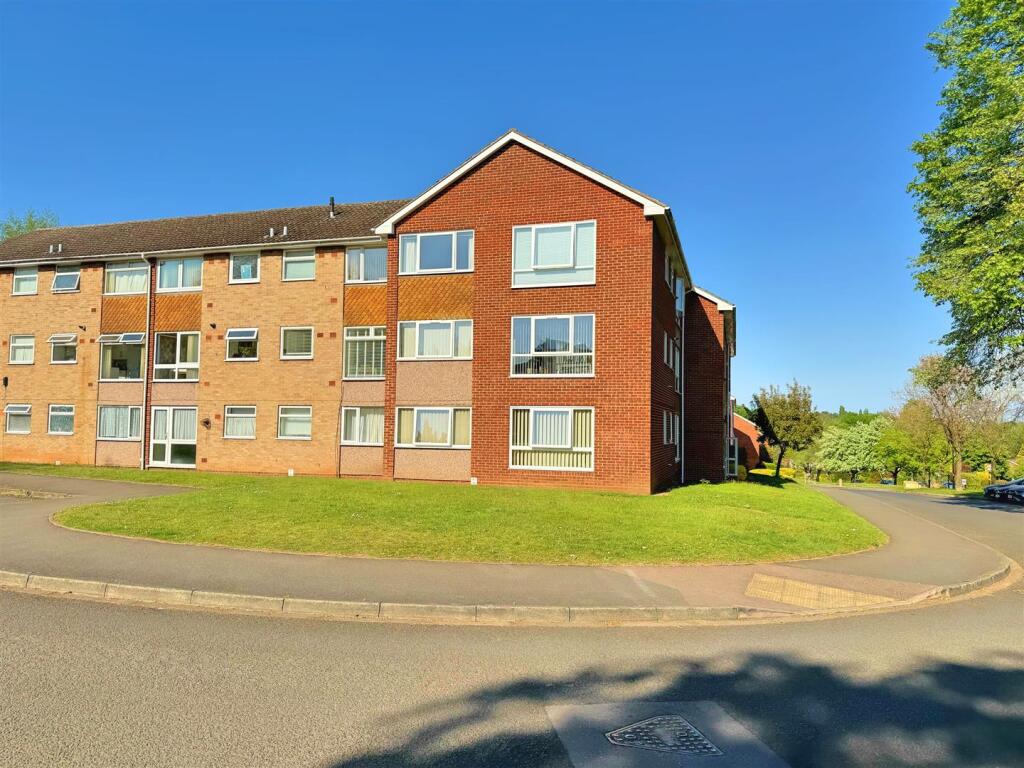 2 bedroom flat for sale in Sutton Court, Little Sutton Lane, Four Oaks, B75