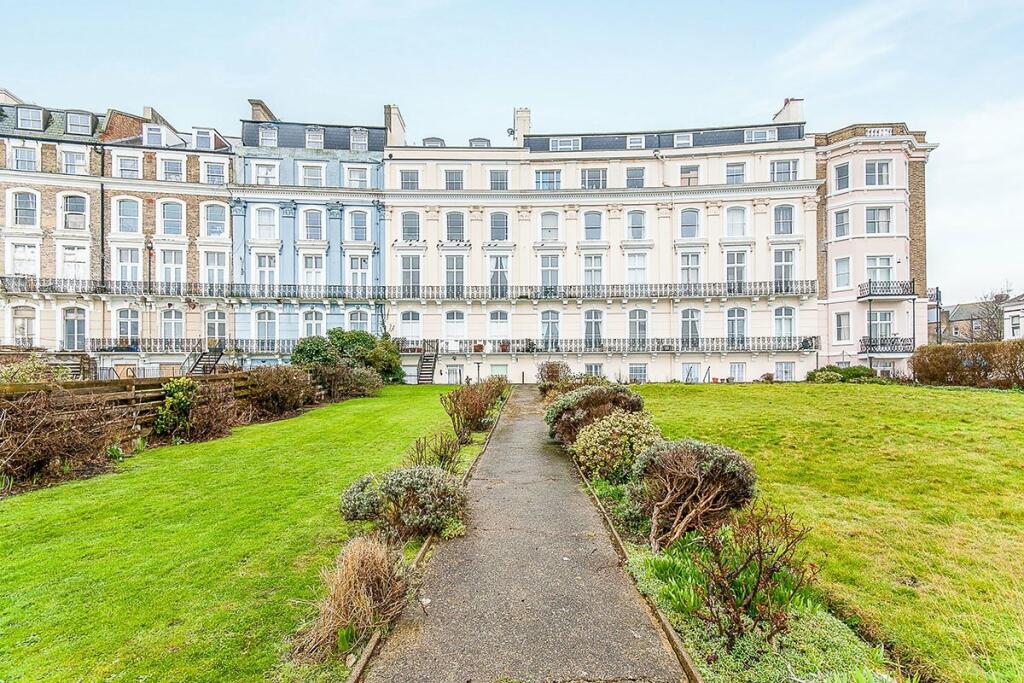 2 bedroom penthouse for sale in Royal Crescent, Margate, Kent, CT9