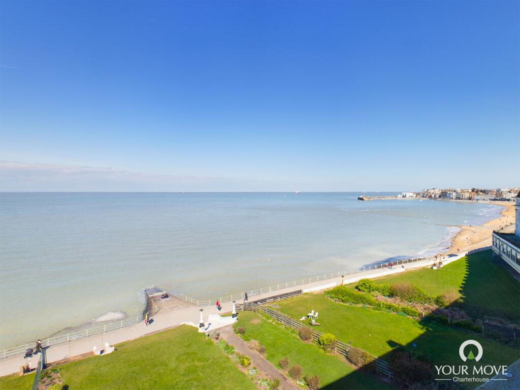 2 bedroom penthouse for sale in Royal Crescent, Margate, Kent, CT9