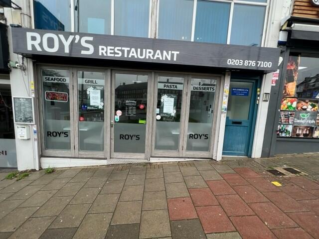 Shop for rent in Hampden Square, London, N14