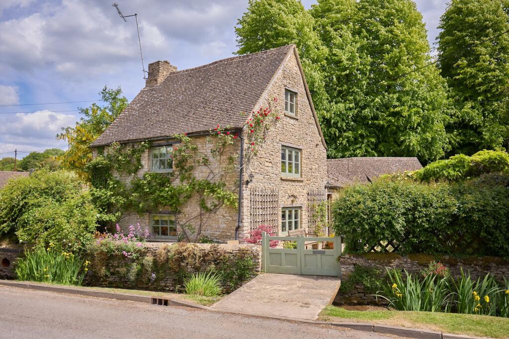 3 bedroom cottage for sale in Witney Hill, Crawley, OX29