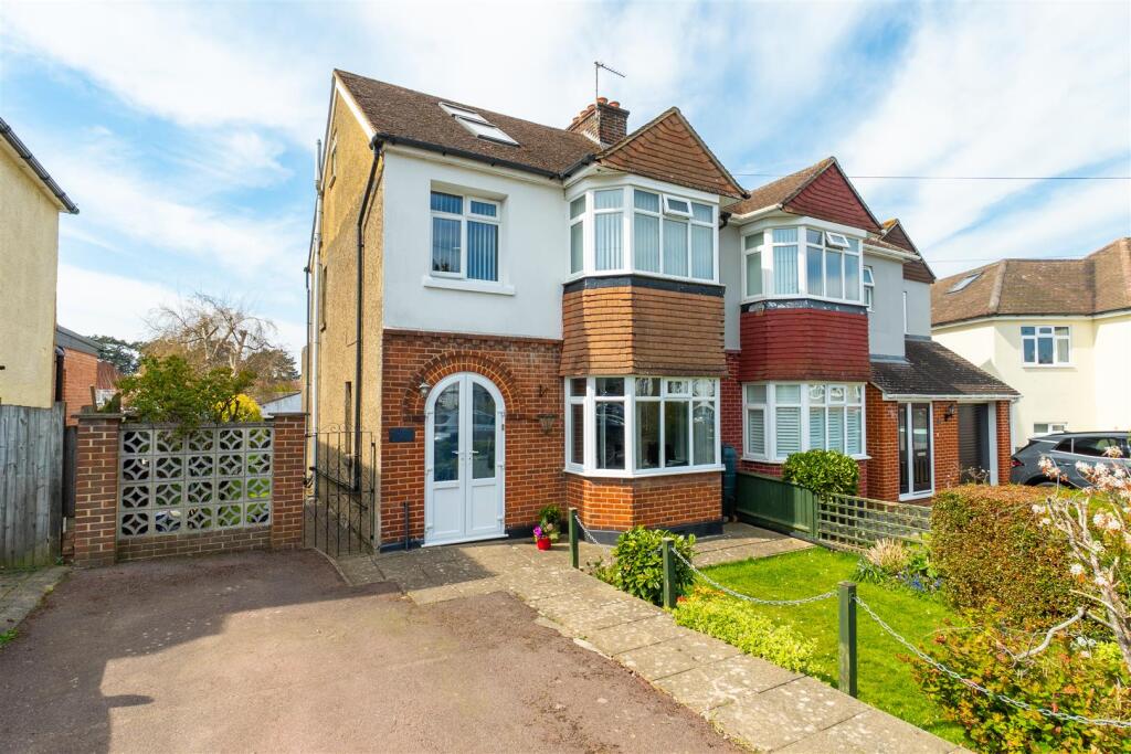 4 bedroom semi-detached house for sale in Holtye Crescent, Maidstone, ME15