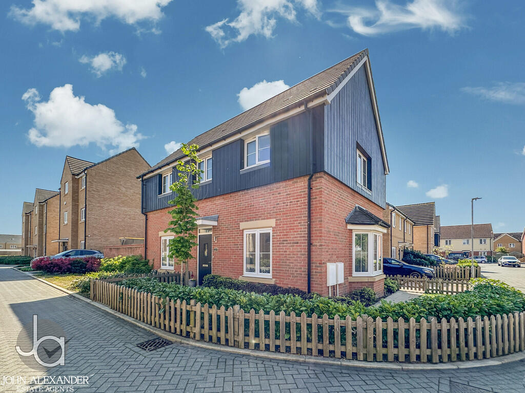 4 bedroom detached house for sale in Finch Road, Stanway, CO3