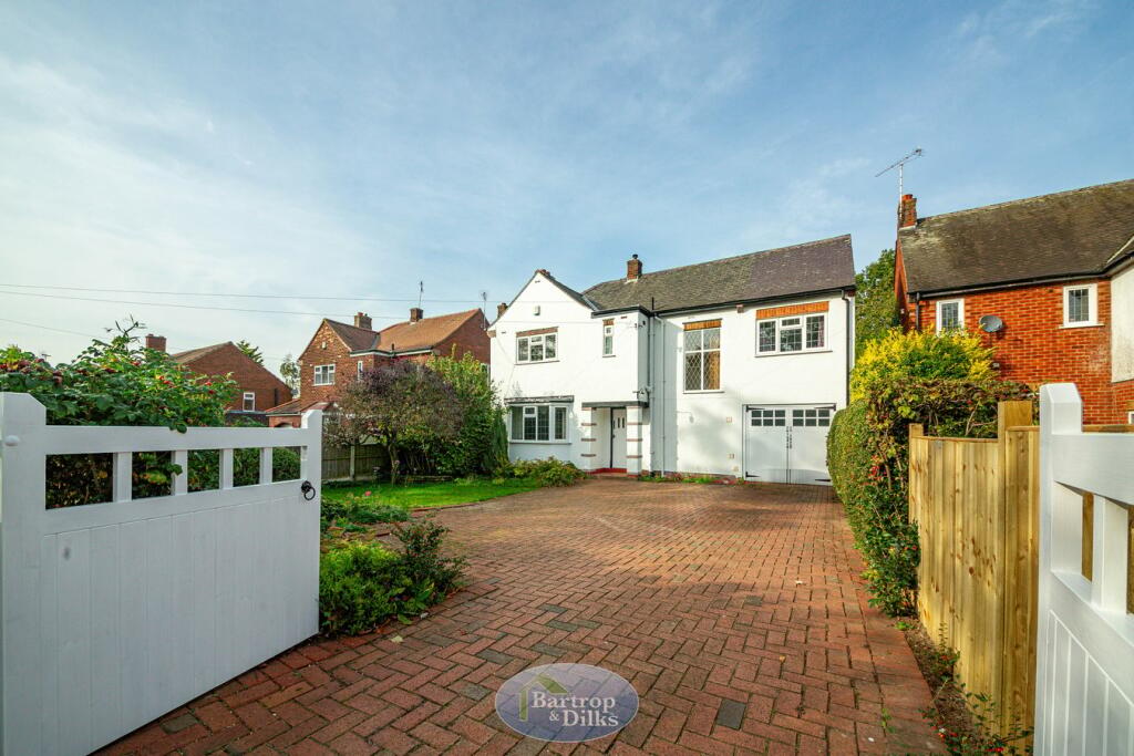 4 bedroom detached house for sale in Thievesdale Lane, Worksop, S81