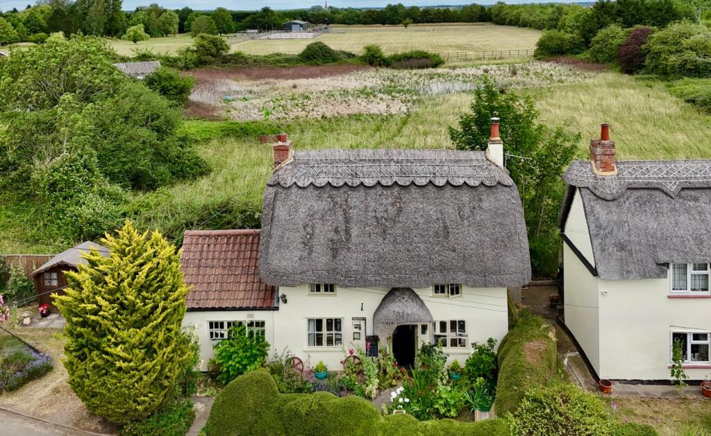 2 bedroom detached house for sale in Keysoe Row West, Keysoe, Bedford, MK44