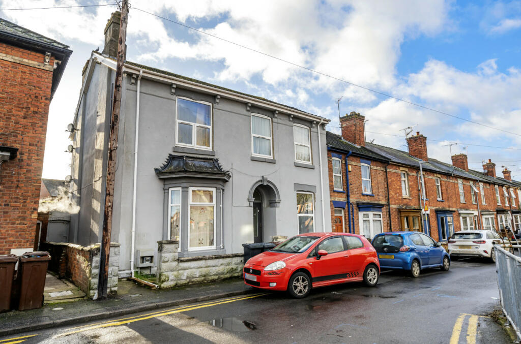 4 bedroom end of terrace house for sale in Sewells Walk, Lincoln ...