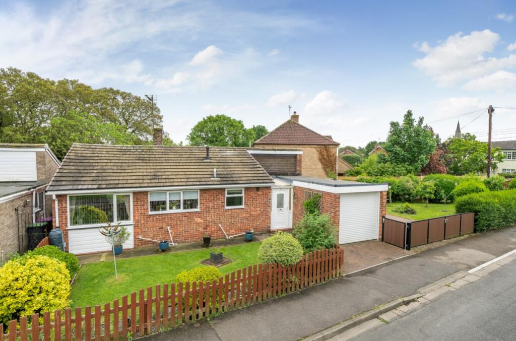 3 bedroom detached bungalow for sale in Wansbeck Road, Leasingham ...