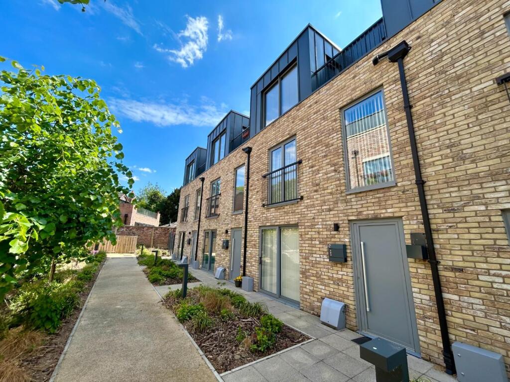 4 bedroom house for sale in Superb Townhouse in Didsbury Village, M20