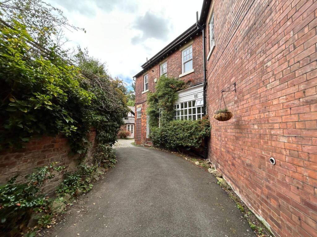 2 bedroom flat for sale in Lindale House, West Didsbury, M20