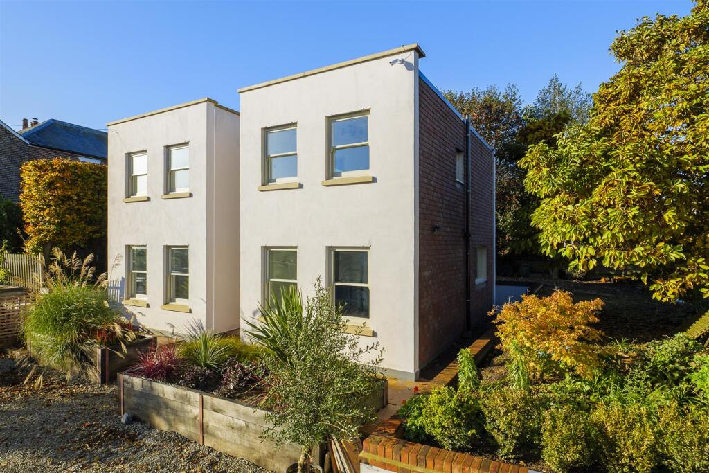 4 bedroom detached house for sale in High Street, Wingham, Canterbury, CT3