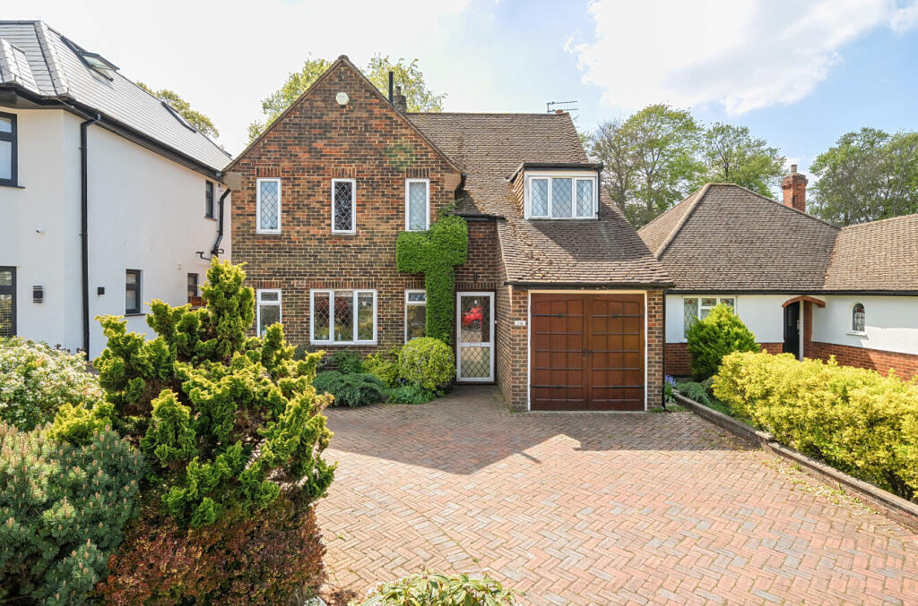 4 bedroom detached house for sale in Park Avenue, Orpington, BR6