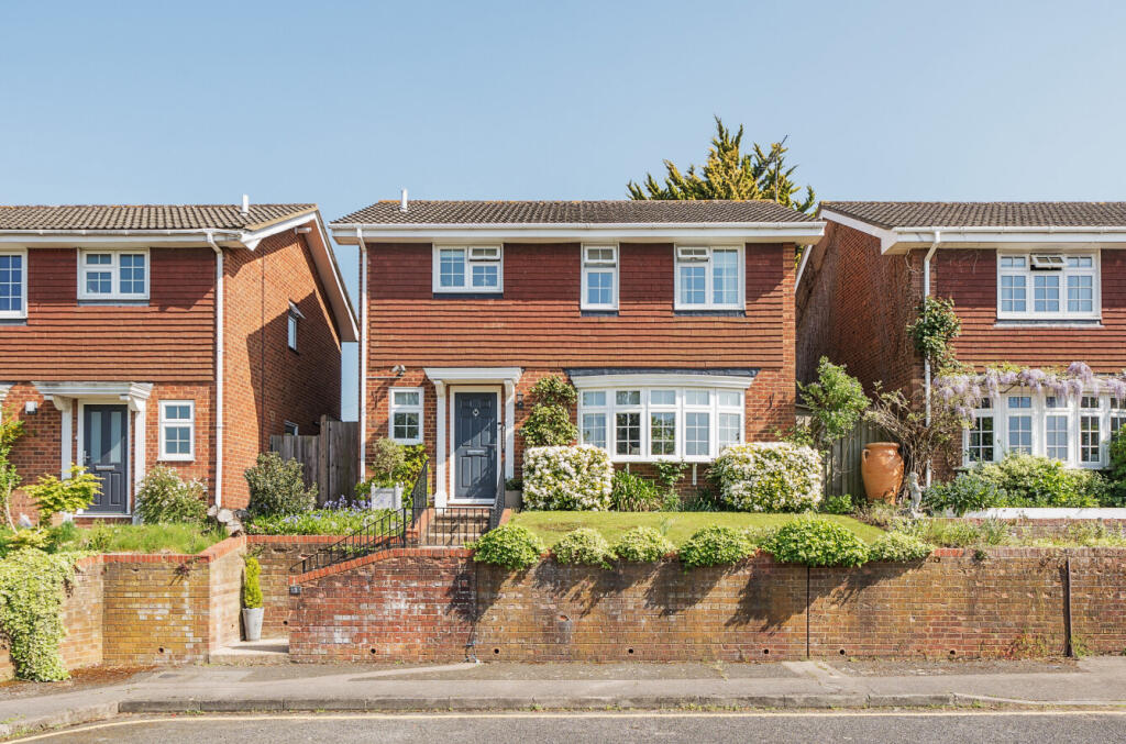 3 bedroom detached house for sale in Novar Close, Orpington, BR6