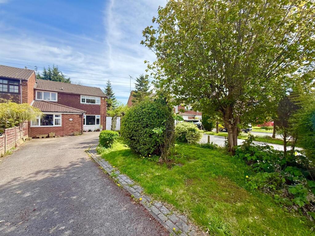 4 bedroom semi-detached house for sale in Rugby Drive, Macclesfield, SK10