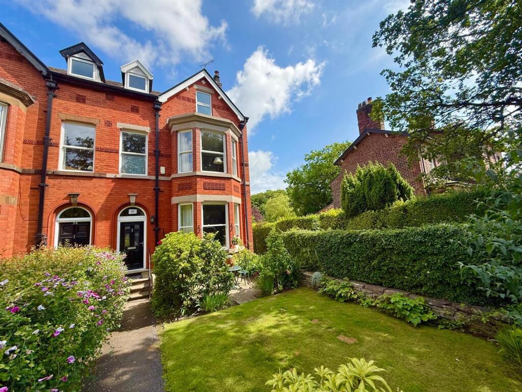 7 bedroom semi-detached house for sale in Victoria Road, Macclesfield, SK10