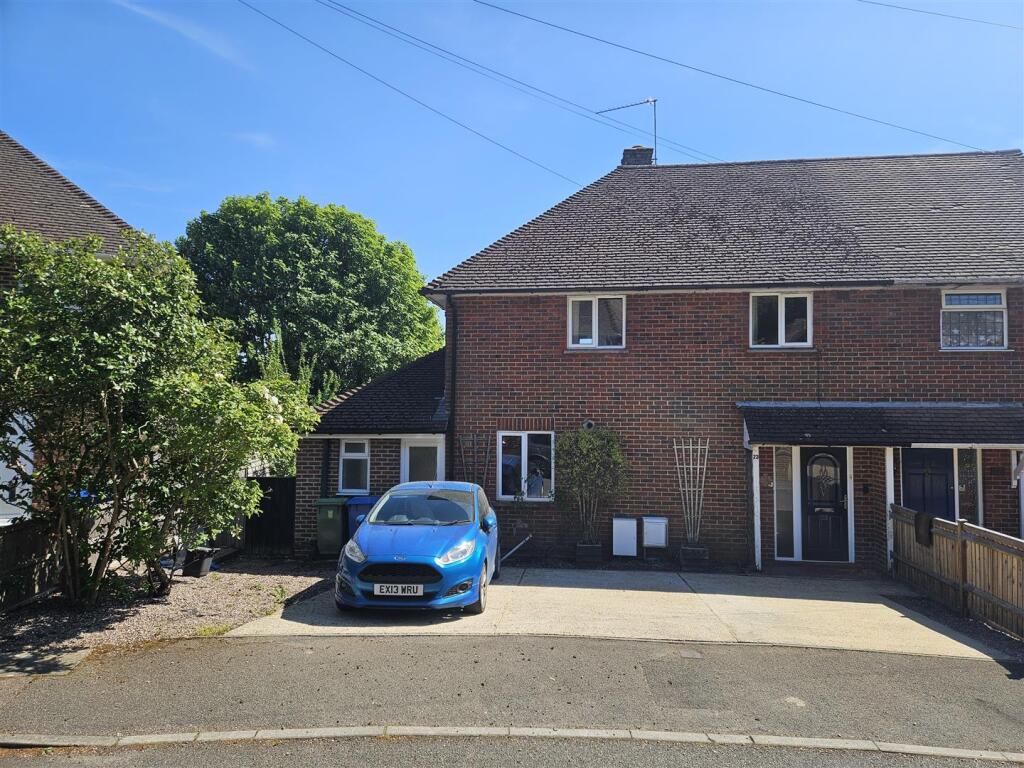 4 bedroom semi-detached house for sale in Chetwode Terrace, Aldershot, GU11