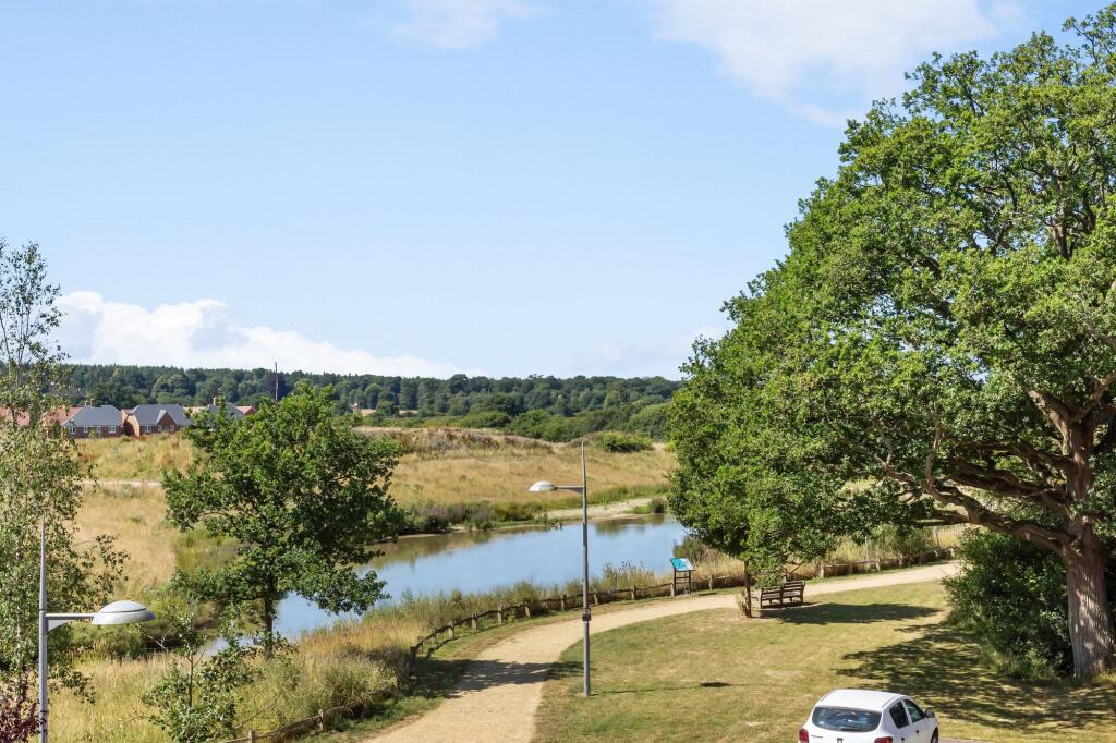 2 bedroom flat for sale in Bricklayer Lane, Faygate, RH12