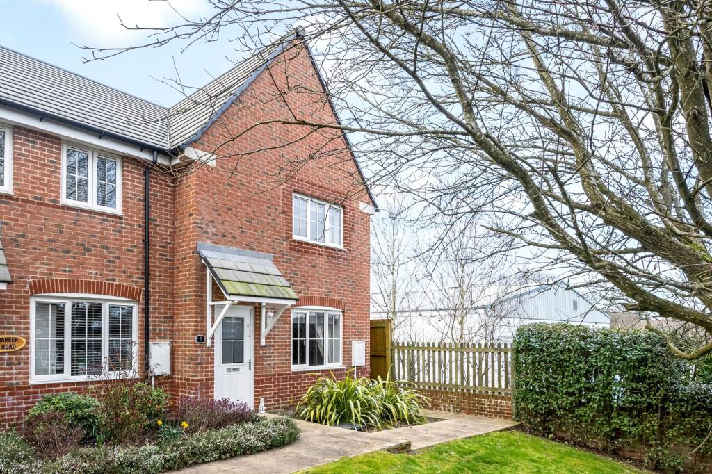 3 bedroom end of terrace house for sale in Barker Road, Storrington, RH20