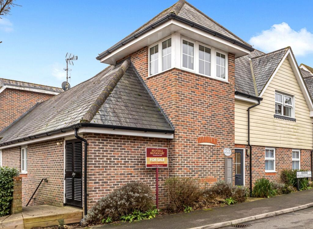 1 bedroom ground floor flat for sale in Riverside, Codmore Hill, RH20