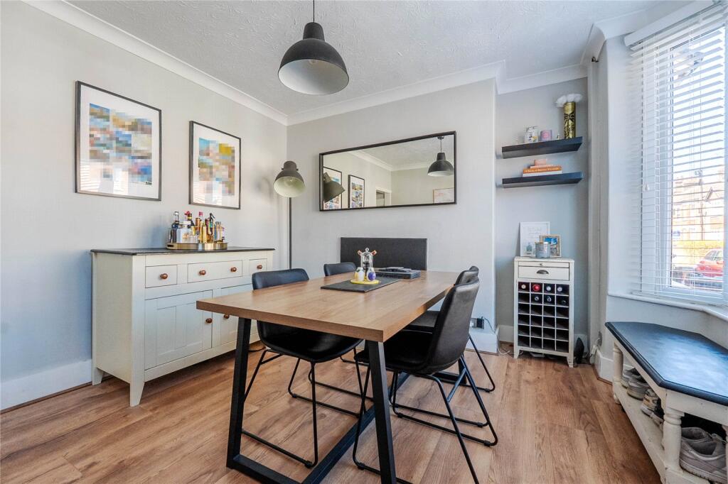 2 bedroom terraced house for sale in Victoria Street, Dunstable, Beds, LU6