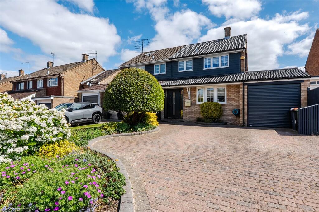3 bedroom semi-detached house for sale in Candale Close, Dunstable ...