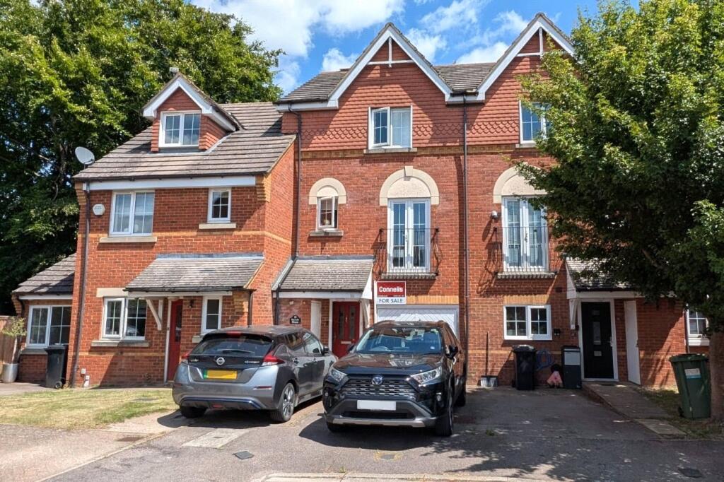 3 bedroom terraced house for sale in Brook Close, Dunstable ...