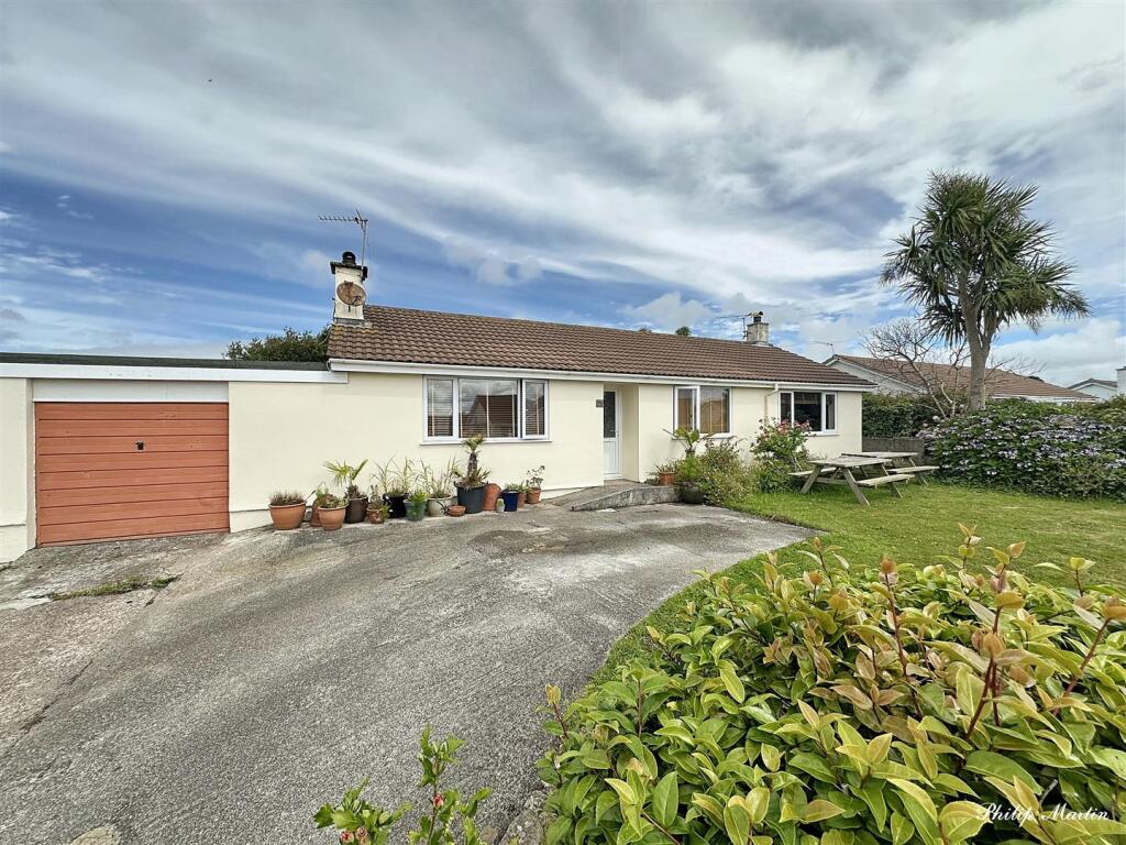 3 bedroom detached bungalow for sale in Trevince Parc, Carharrack, TR16
