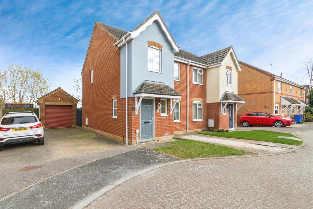 3 bedroom semi-detached house for sale in Heather Way, Worlingham ...
