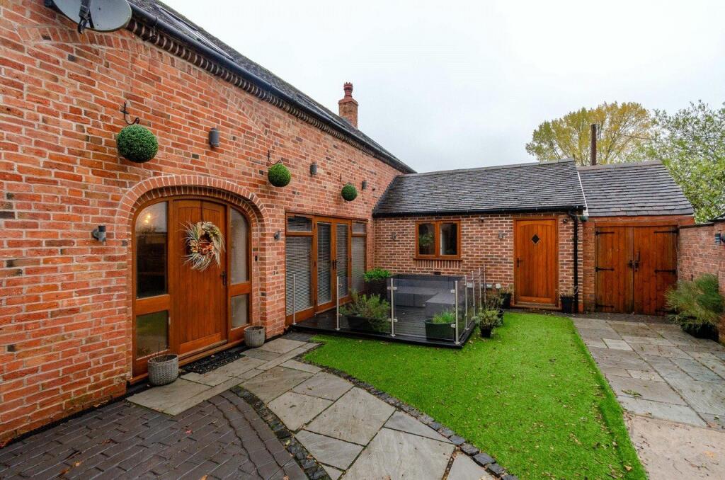 3 bedroom barn conversion for sale in Watling Street, Cannock ...