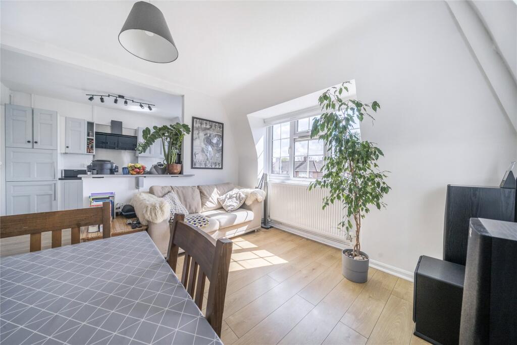 2 bedroom flat for sale in Dunkery Road, London, SE9