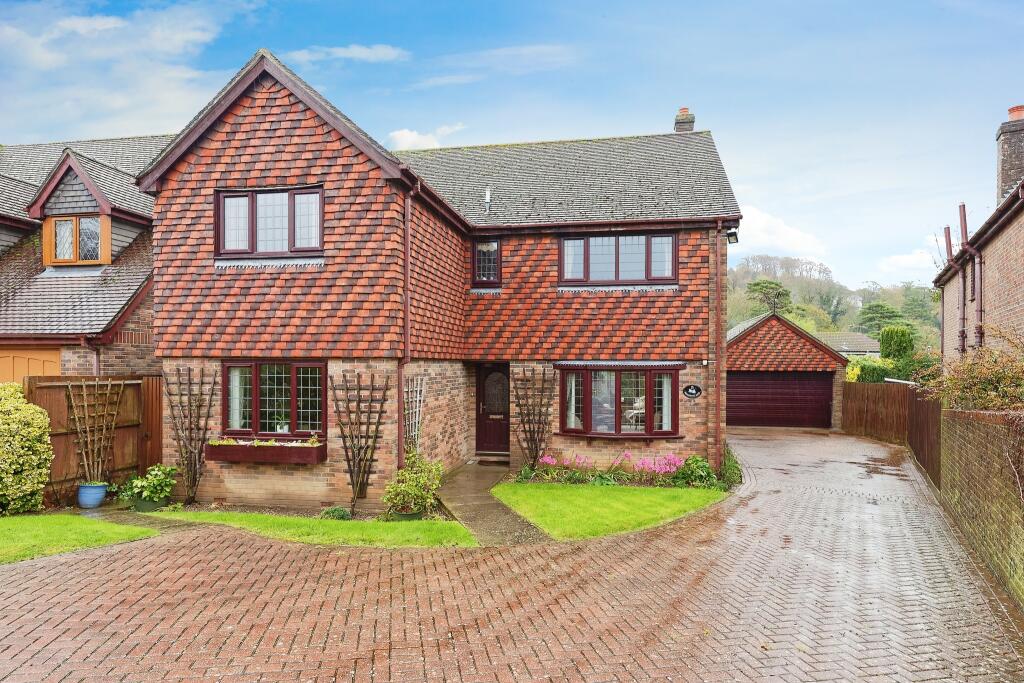 4 Bedroom Detached House For Sale In Mannering Close River Dover