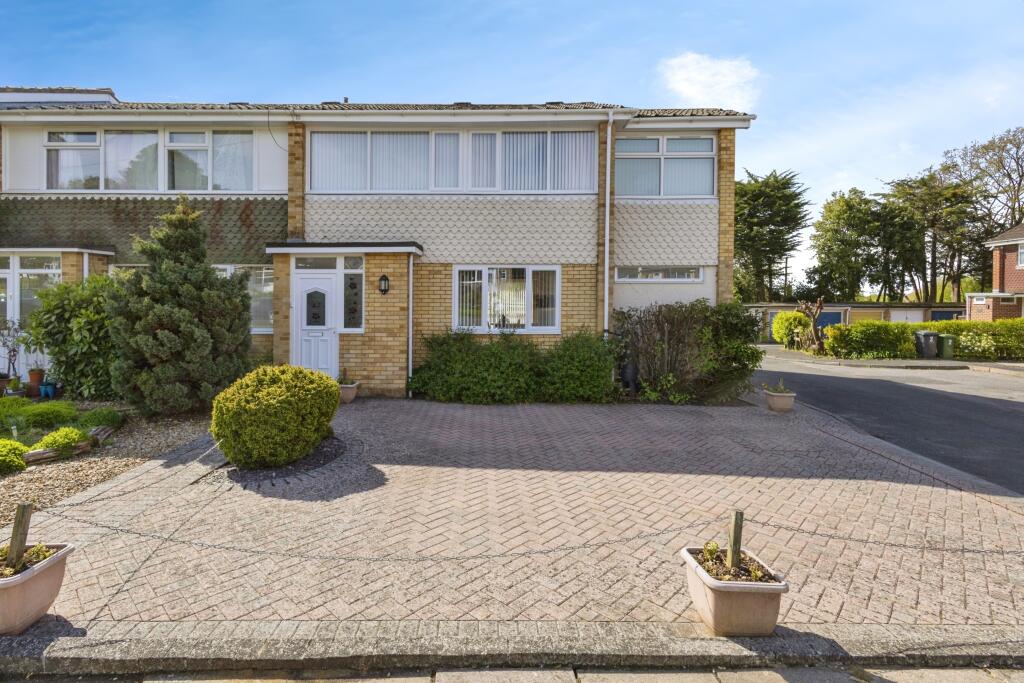 4 Bedroom End Of Terrace House For Sale In Wraysbury Park Drive