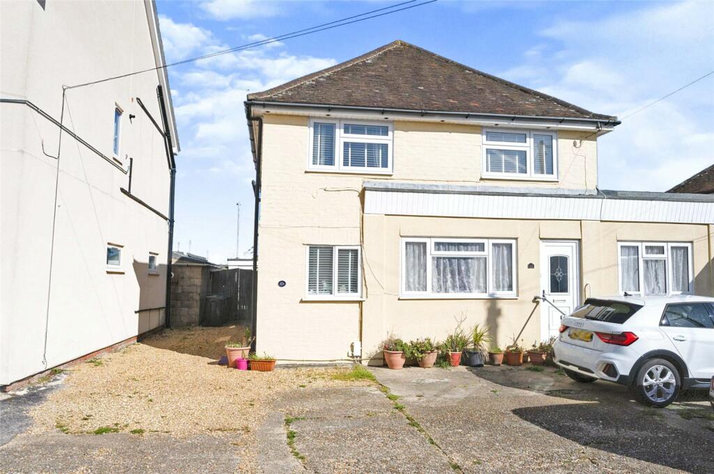 2 bedroom flat for sale in Creek Road, Hayling Island, Hampshire, PO11