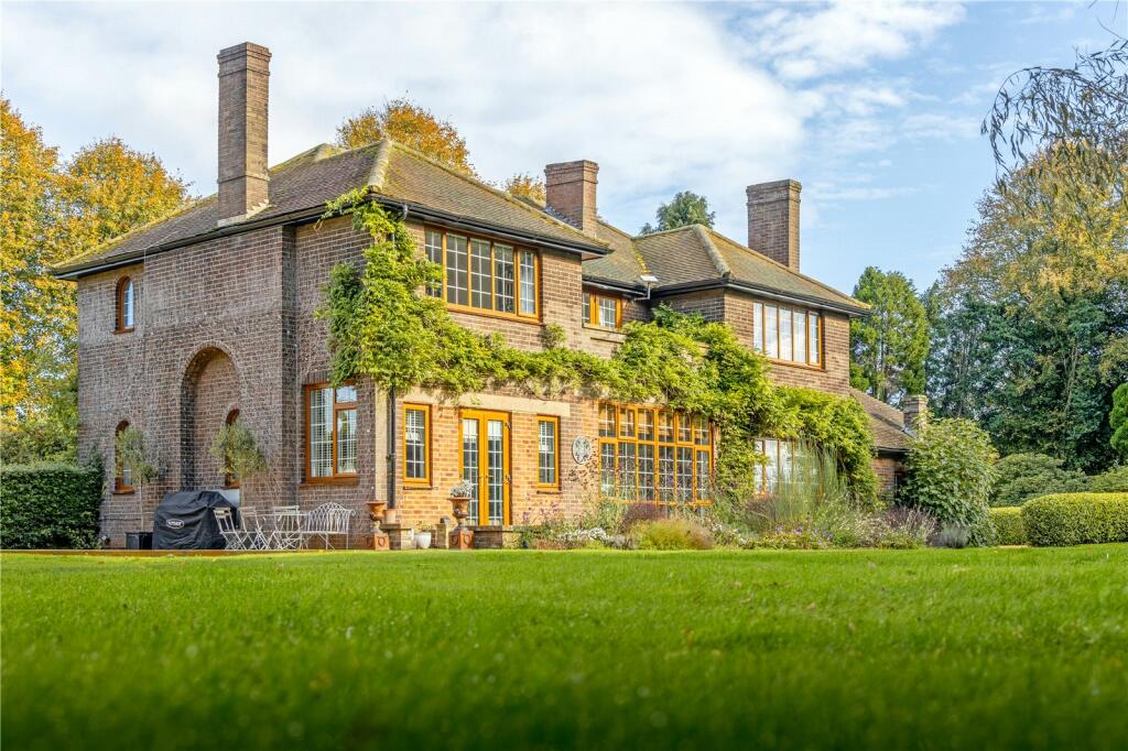 4 bedroom detached house for sale in Belvoir Road, Eaton, Grantham, NG32