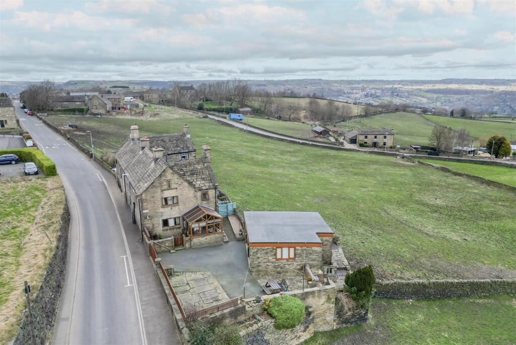 2 bedroom cottage for sale in 132, Pinnar Lane, Southowram, HX3 9QH, HX3