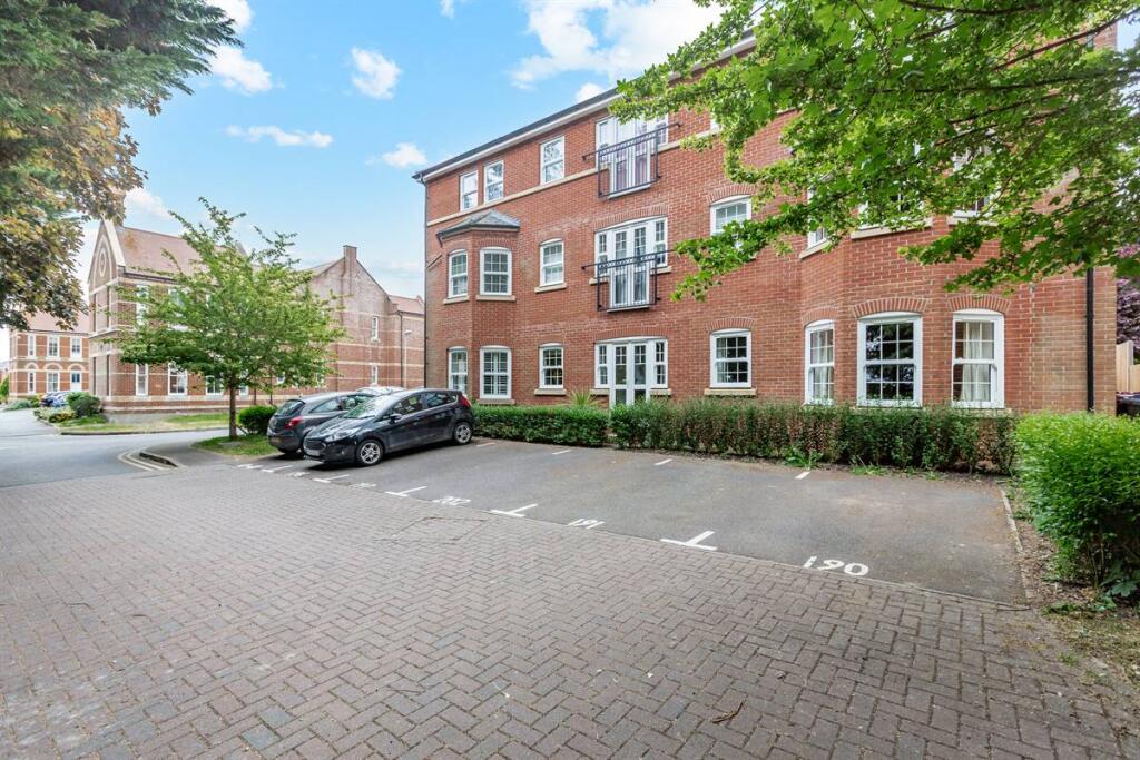 2 bedroom ground floor flat for sale in George Roche Road, Canterbury, CT1