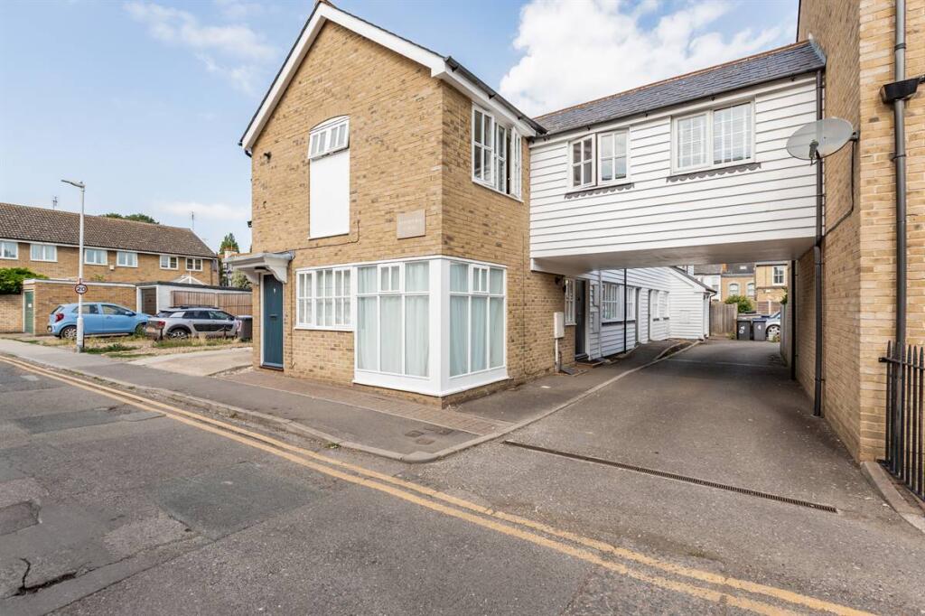 2 bedroom ground floor flat for sale in Whitbourne Court, Essex Street ...