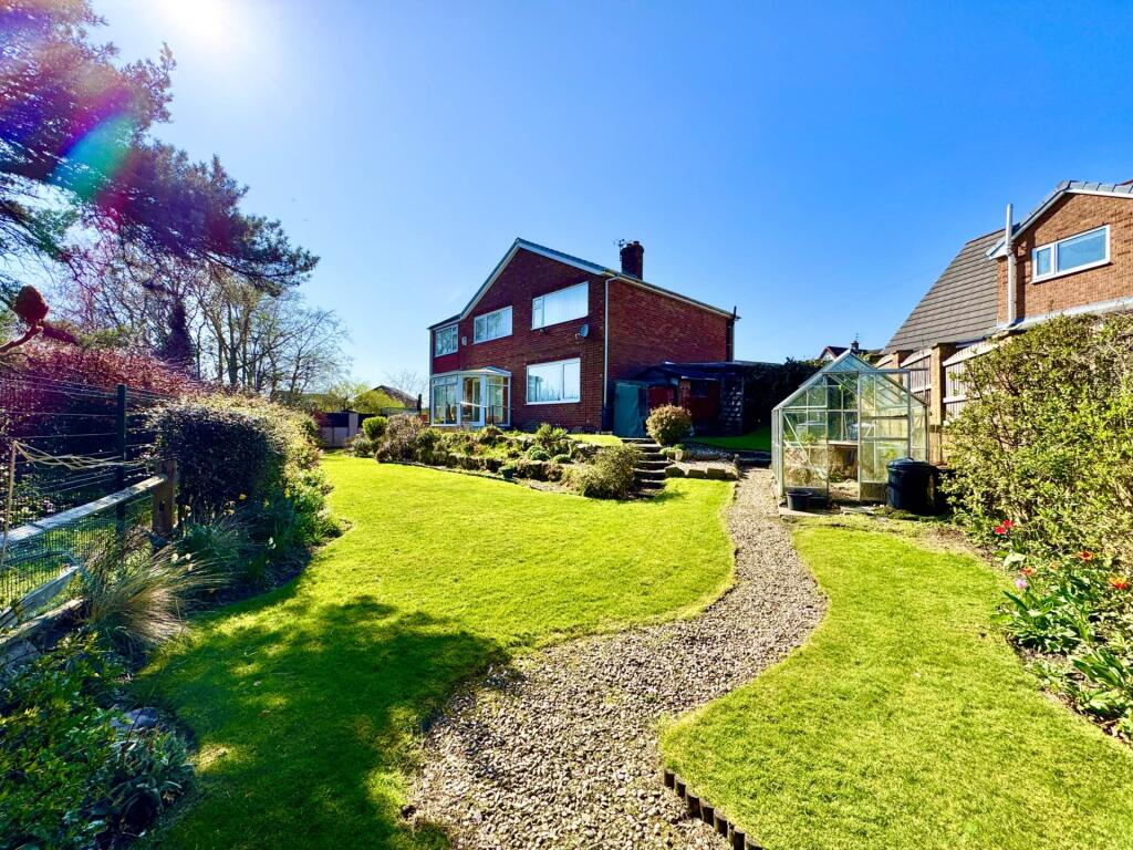 4 bedroom detached house for sale in Richmond Close, Windle, WA10