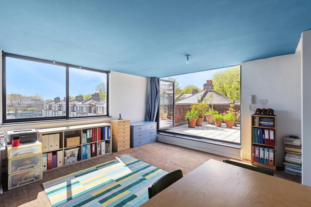 1 bedroom flat for sale in Angel Walk, Hammersmith, London, W6