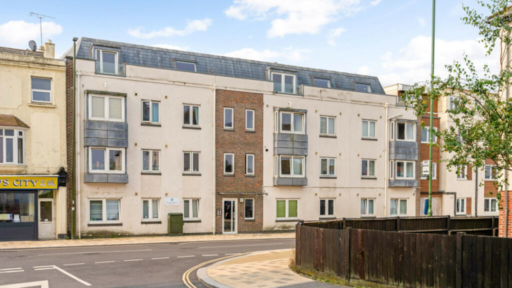 1 bedroom flat for sale in Terminus Road, Littlehampton, BN17 5BE, BN17