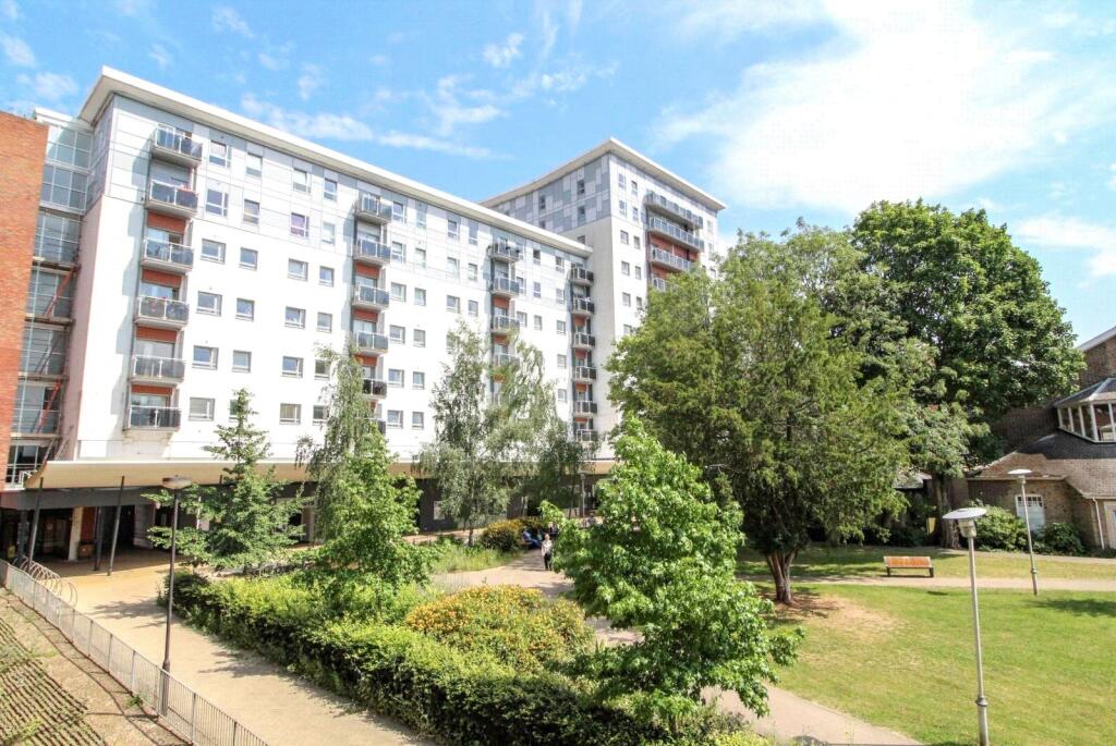 2 bedroom apartment for rent in Becket House, New Road, CM14
