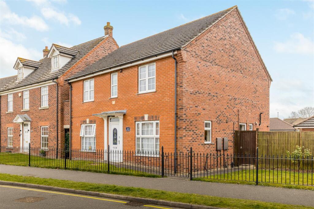 4 bedroom detached house for sale in Ashton Hall Drive, Boston, PE21