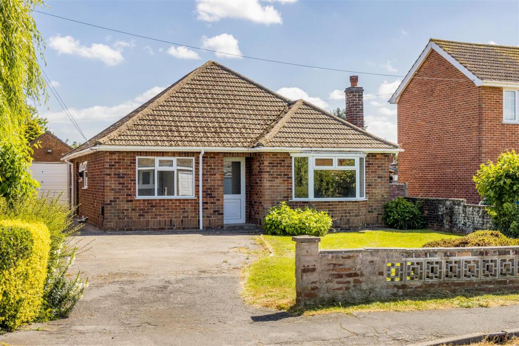 3 bedroom detached bungalow for sale in Tytton Lane West, Wyberton ...
