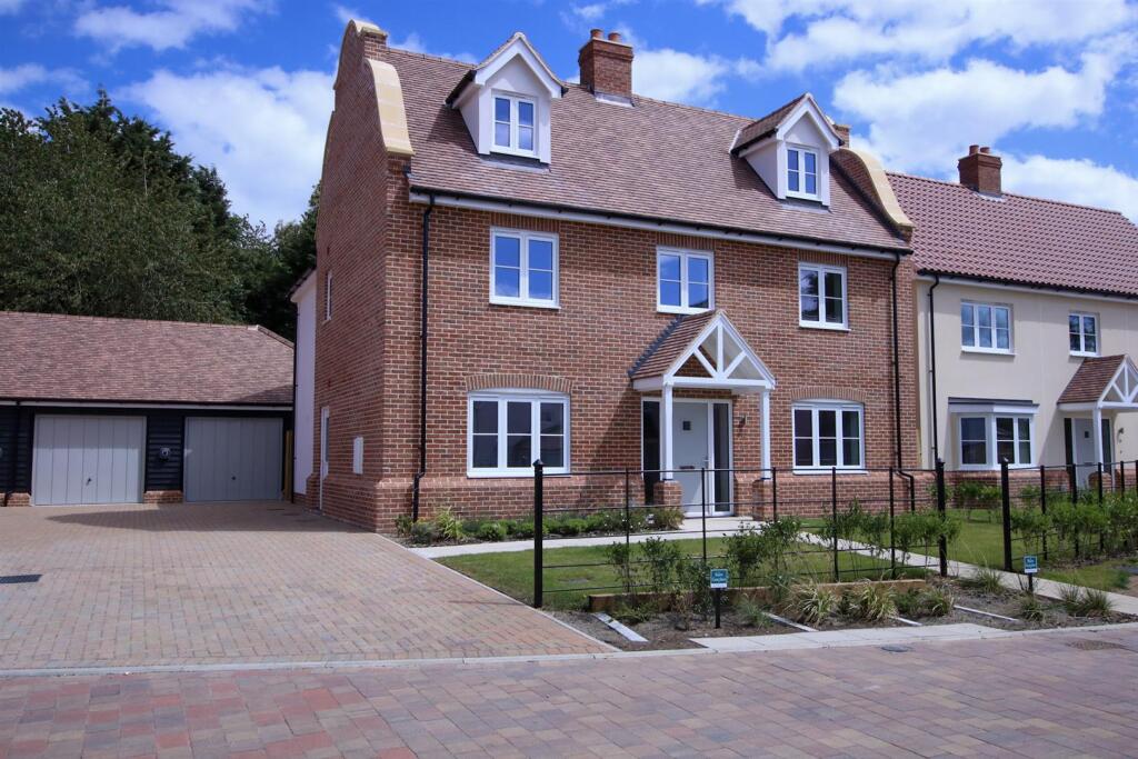 5 bedroom detached house for sale in Westleton, IP17