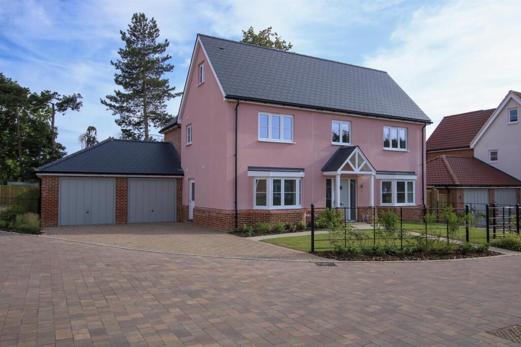 5 bedroom detached house for sale in Westleton, IP17