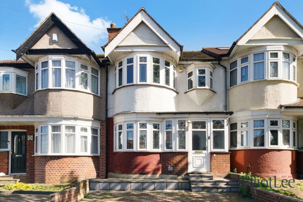 4 bedroom terraced house for rent in Waverley Road, Harrow, HA2